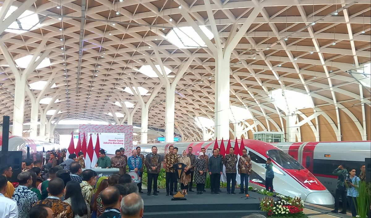 Mengenal Whoosh, Kereta Cepat Pertama di Asia Tenggara yang Diresmikan Jokowi