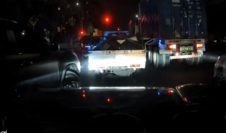 Marketplace Penjual Pelat Bodong Polisi yang Dipakai Mobil Pajero ...