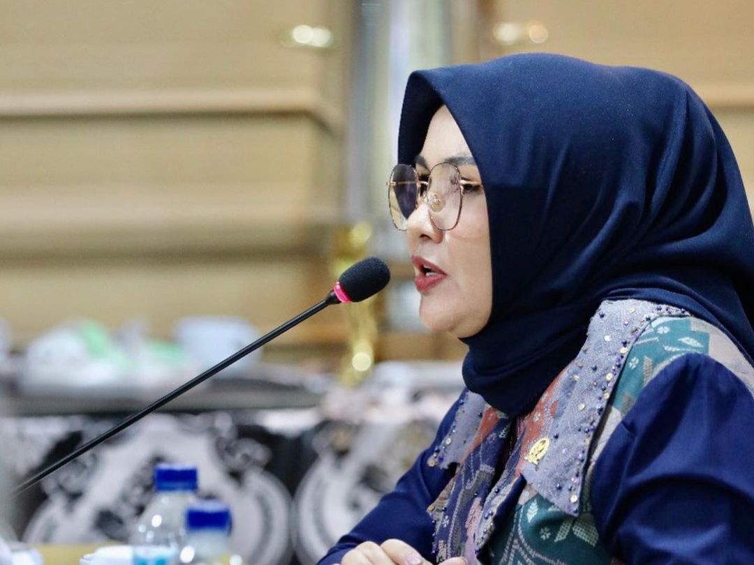 8 Potret Evi Apita, Caleg yang Fotonya Kelewat Cantik, Aslinya ...