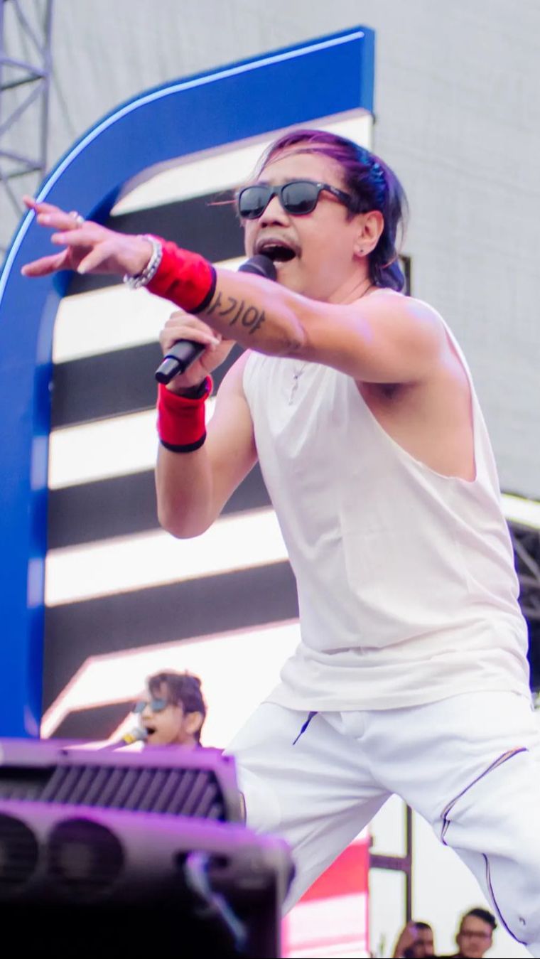 9 Potret Rumah Mewah Ian Kasela Vokalis Band Radja, Interiornya ...