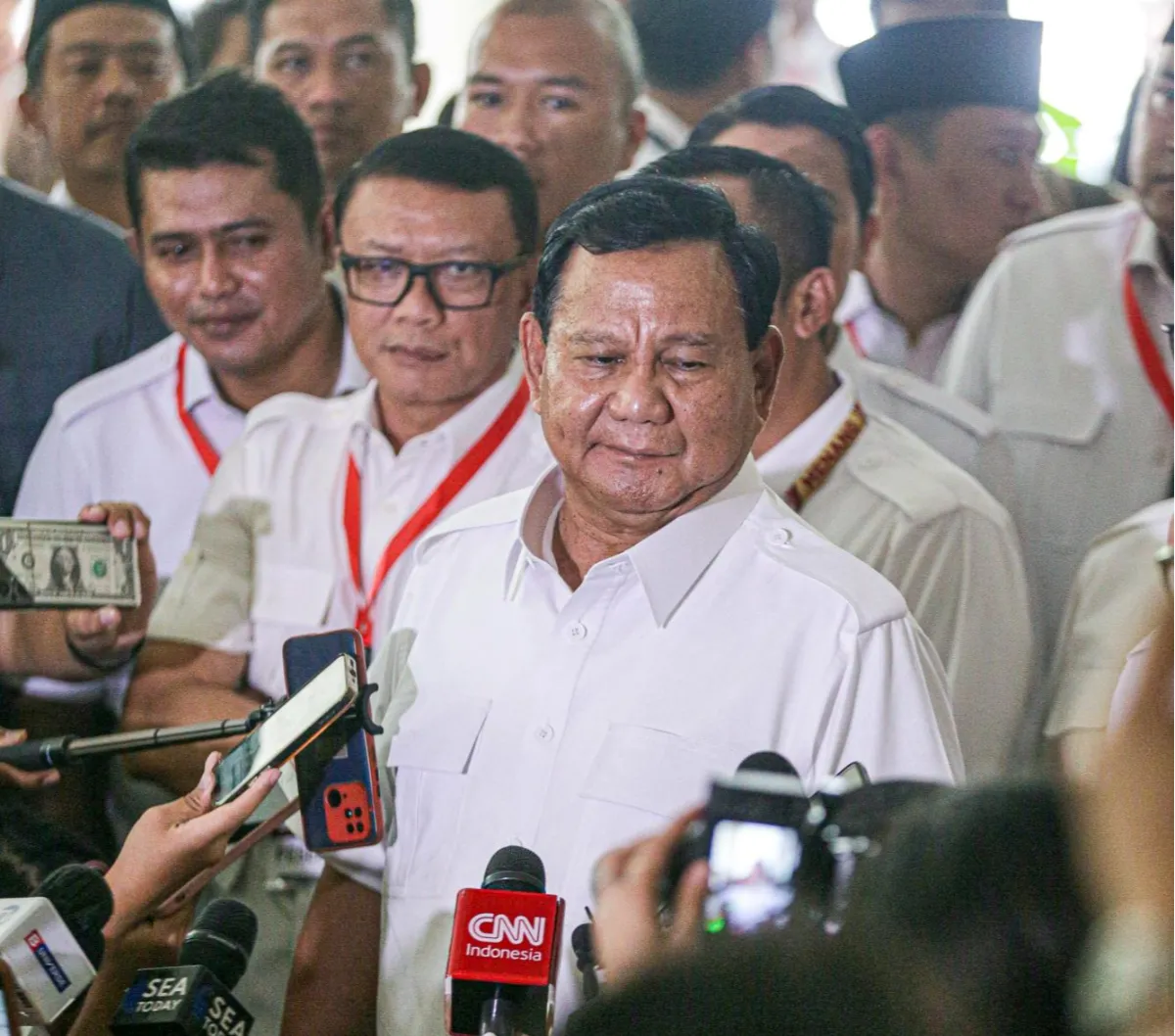 LSI Denny JA: Prabowo Laku di Kalangan Tamatan SD, Ganjar dan Anies ...