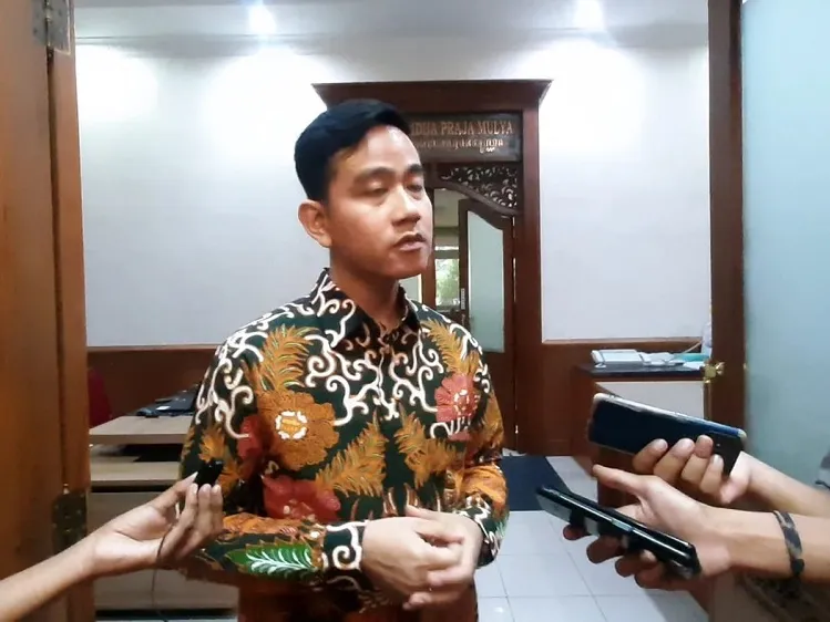 Didampingi Silvi Ananda, Gibran Tiba di Rumah Prabowo