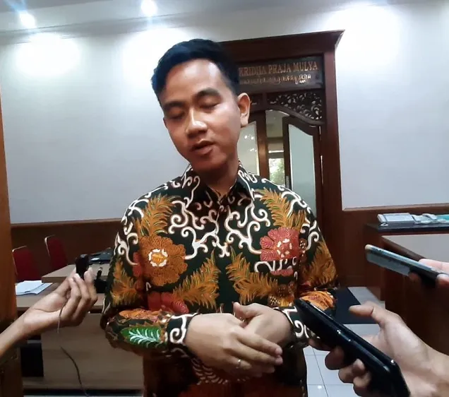 Didampingi Silvi Ananda, Gibran Tiba di Rumah Prabowo