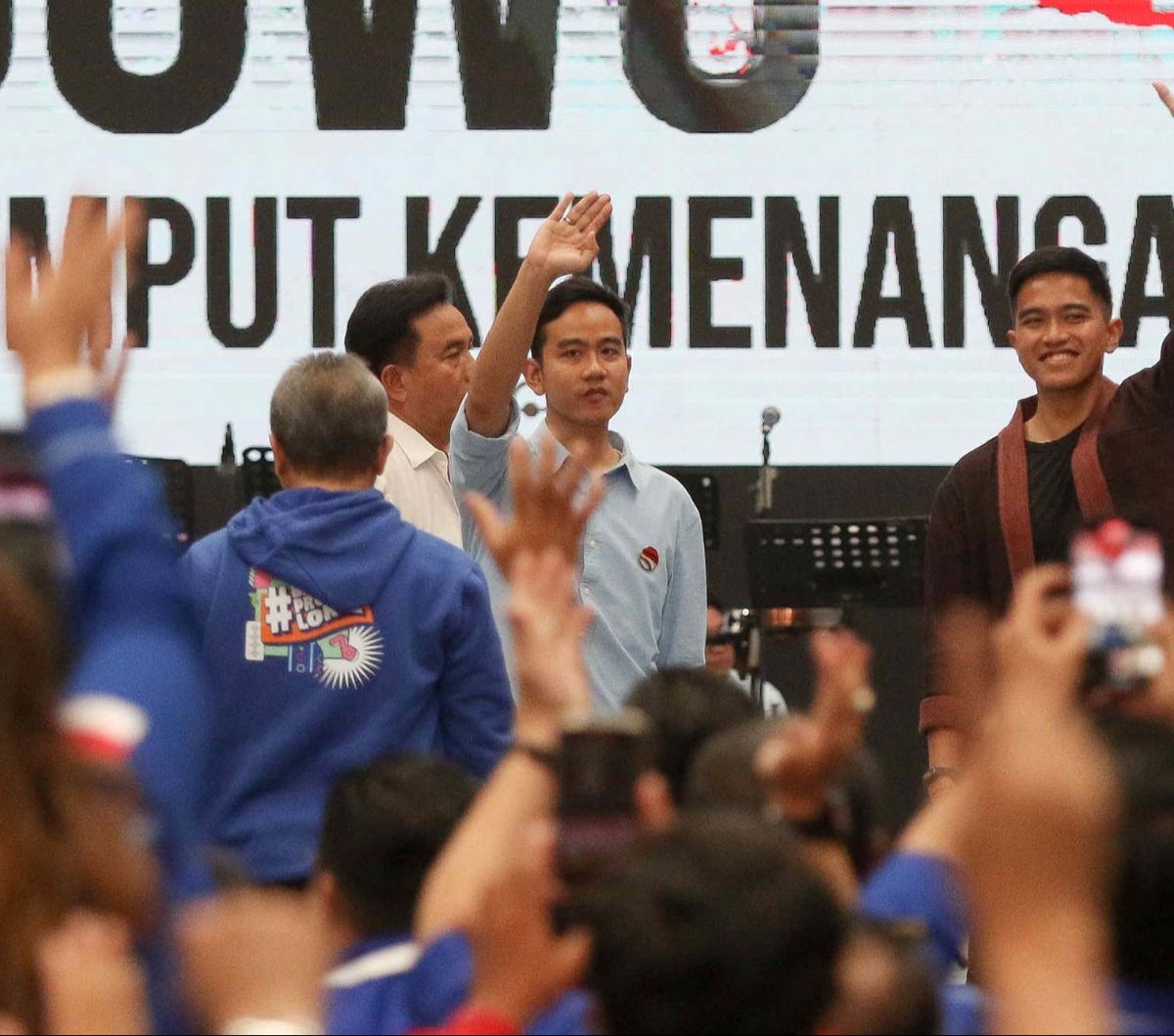 FOTO: Momen Prabowo-Gibran Deklarasi di Indonesia Arena, Disambut Riuh Ribuan Pendukung