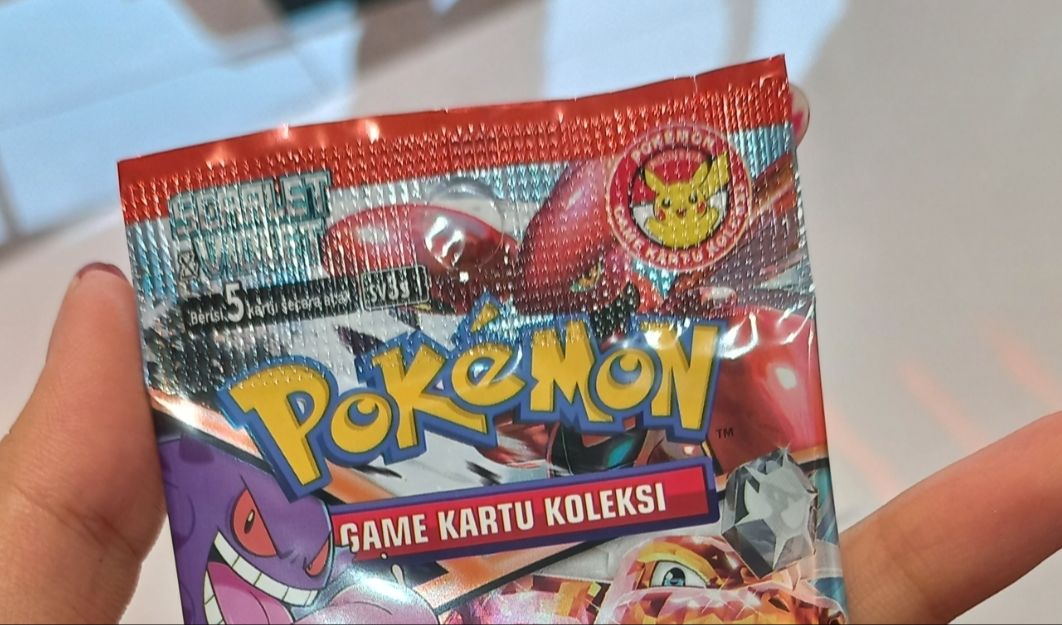 Pokèmon Game Kartu Koleksi Kilau Hitam Rilis Eksklusif di Indonesia, Charizad EX Jadi Incaran