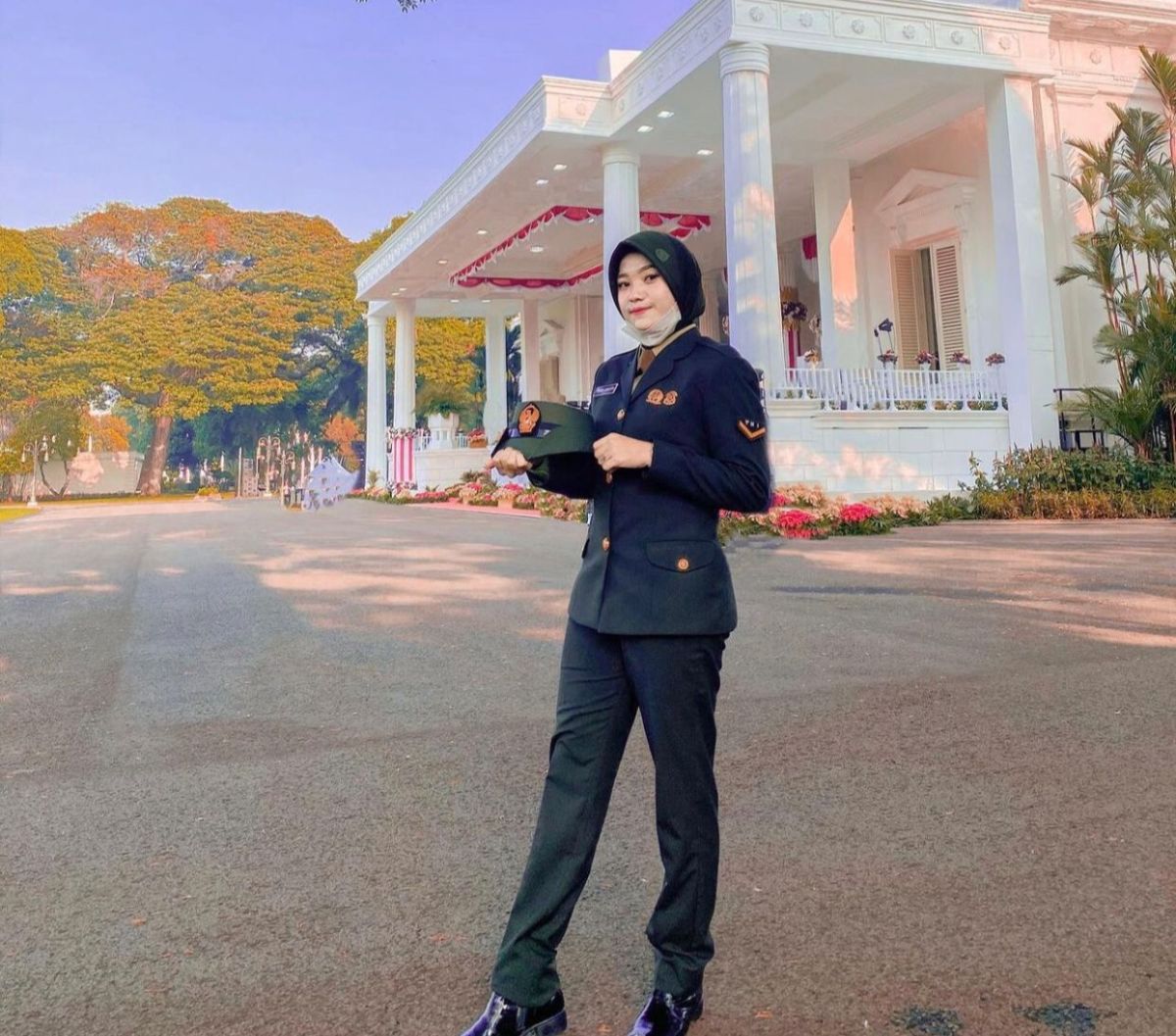 Cantiknya Serda Winda Anggita, Prajurit TNI yang Jadi Guru di Militer