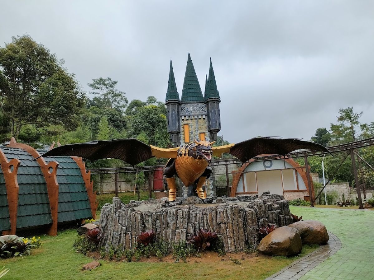 Serunya Keliling Istana Dongeng Bogor, Ada Kastil Megah hingga Kebun ...