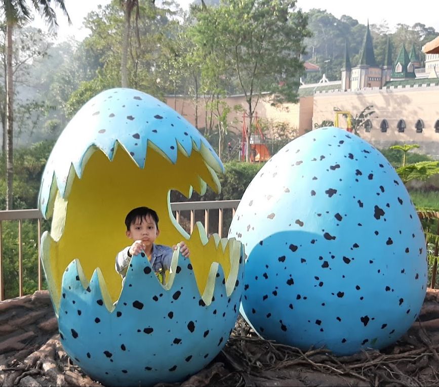 Serunya Keliling Istana Dongeng Bogor, Ada Kastil Megah hingga Kebun ...