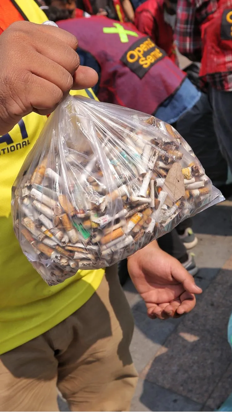 FOTO: Penampakan Sampah-Sampah Puntung Rokok dan Plastik yang Dipungut ...