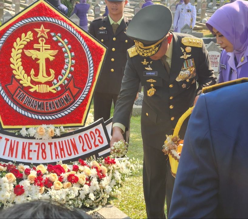 Momen Hikmat Deretan Pati TNI Upacara Ziarah Nasional di TMP Kalibata