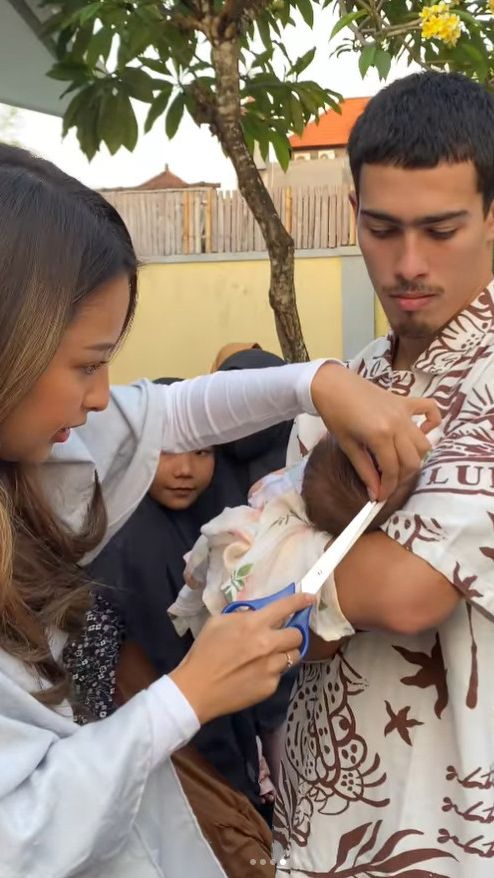Wajah Dirahasiakan, 8 Foto Jennifer Coppen Momong Anak Bersama Pacar ...