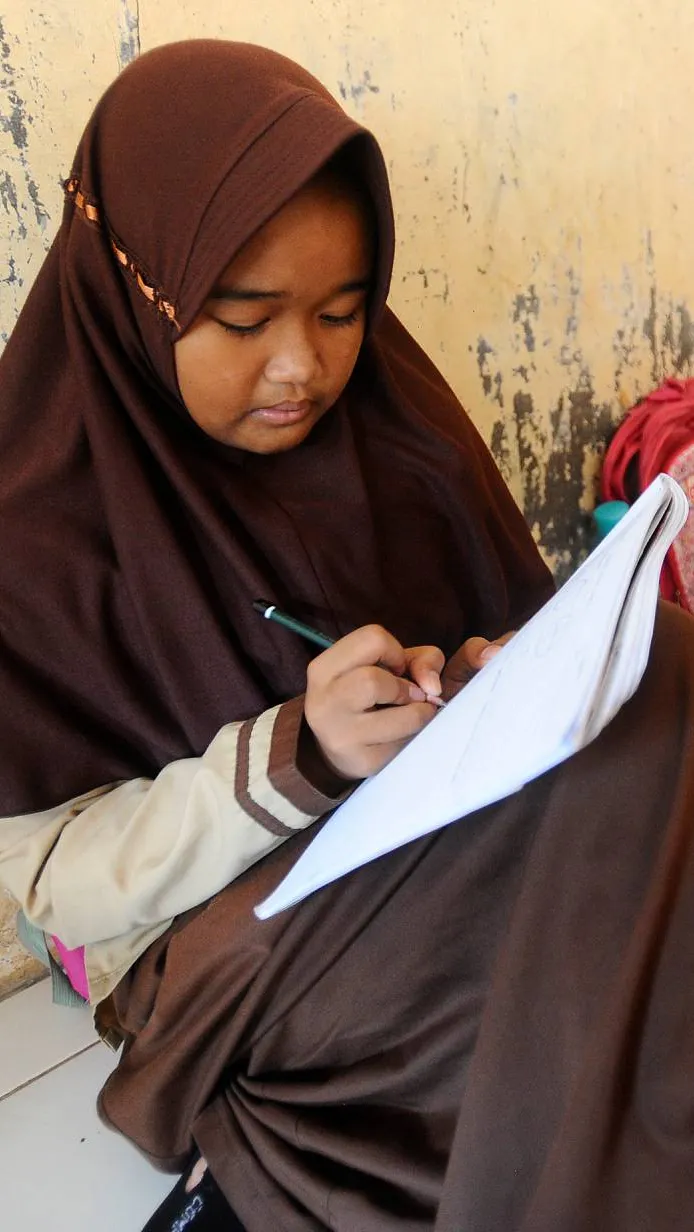 FOTO: Potret Miris Murid SDN Cidokom 02 di Rumpin Bogor Belajar di ...