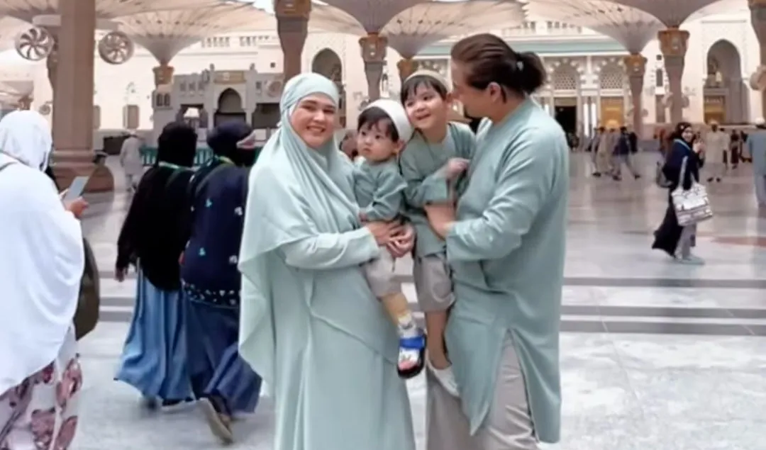 Jourell Anak Roger Danuarta Selfie di Depan Ka'bah, Bikin Gemas Ramai ...