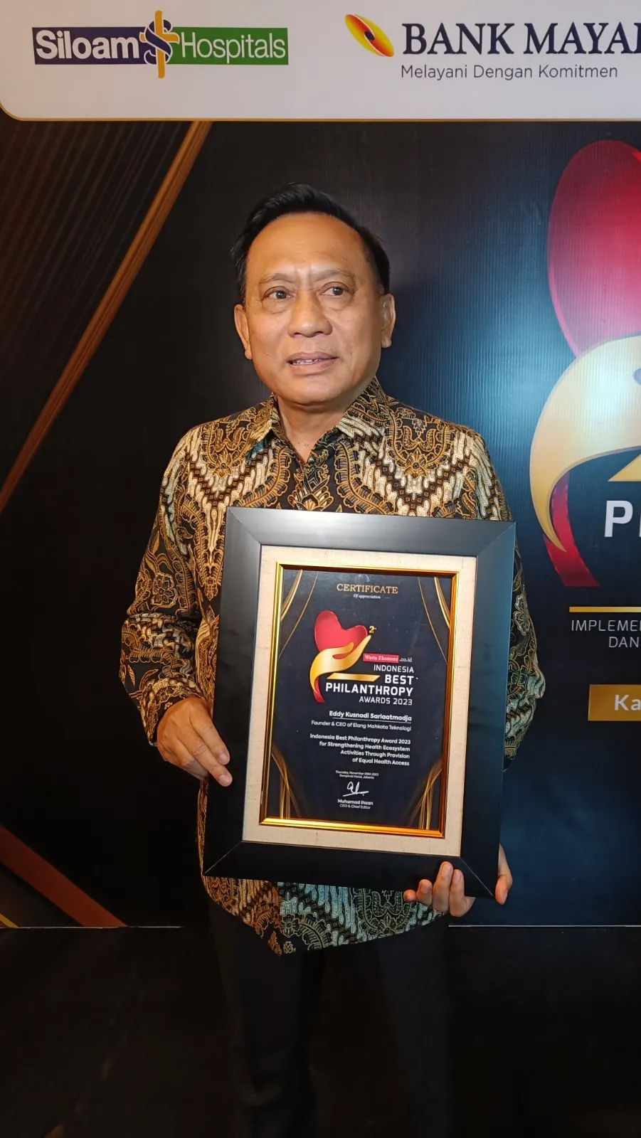 Lewat Operasi Katarak Gratis, Eddy Sariaatmadja Raih Penghargaan ... Lewat Operasi Katarak Gratis, Eddy Sariaatmadja Raih Penghargaan ...