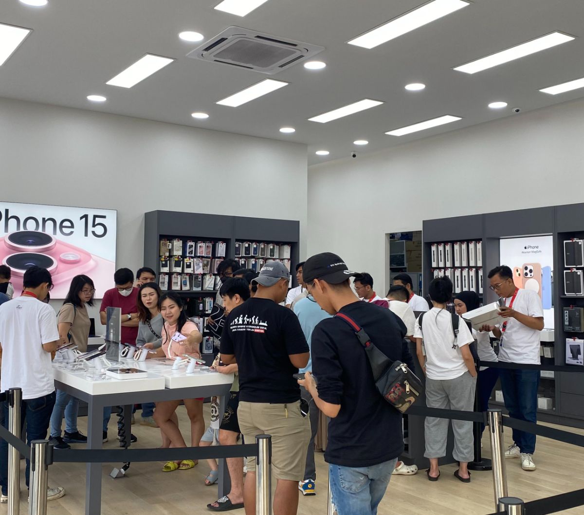 Berkonsep Semi-outdoor, iBox ke-100 Hadir di PIK 2 dengan Beragam Promo ... Berkonsep Semi-outdoor, iBox ke-100 Hadir di PIK 2 dengan Beragam Promo ...