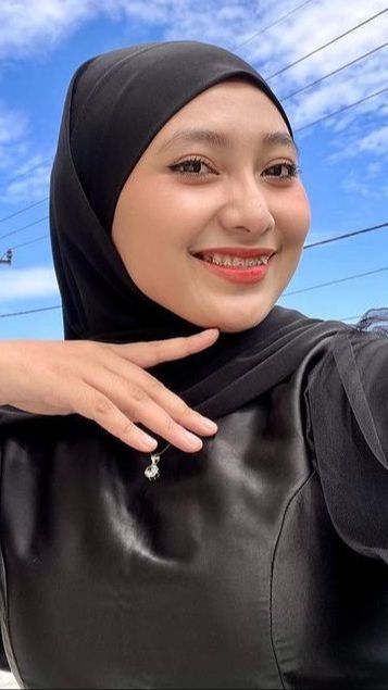 Potret Auzura Qrzura, Selebgram Cantik yang Dituding Sebagai Pelakor ... Potret Auzura Qrzura, Selebgram Cantik yang Dituding Sebagai Pelakor ...
