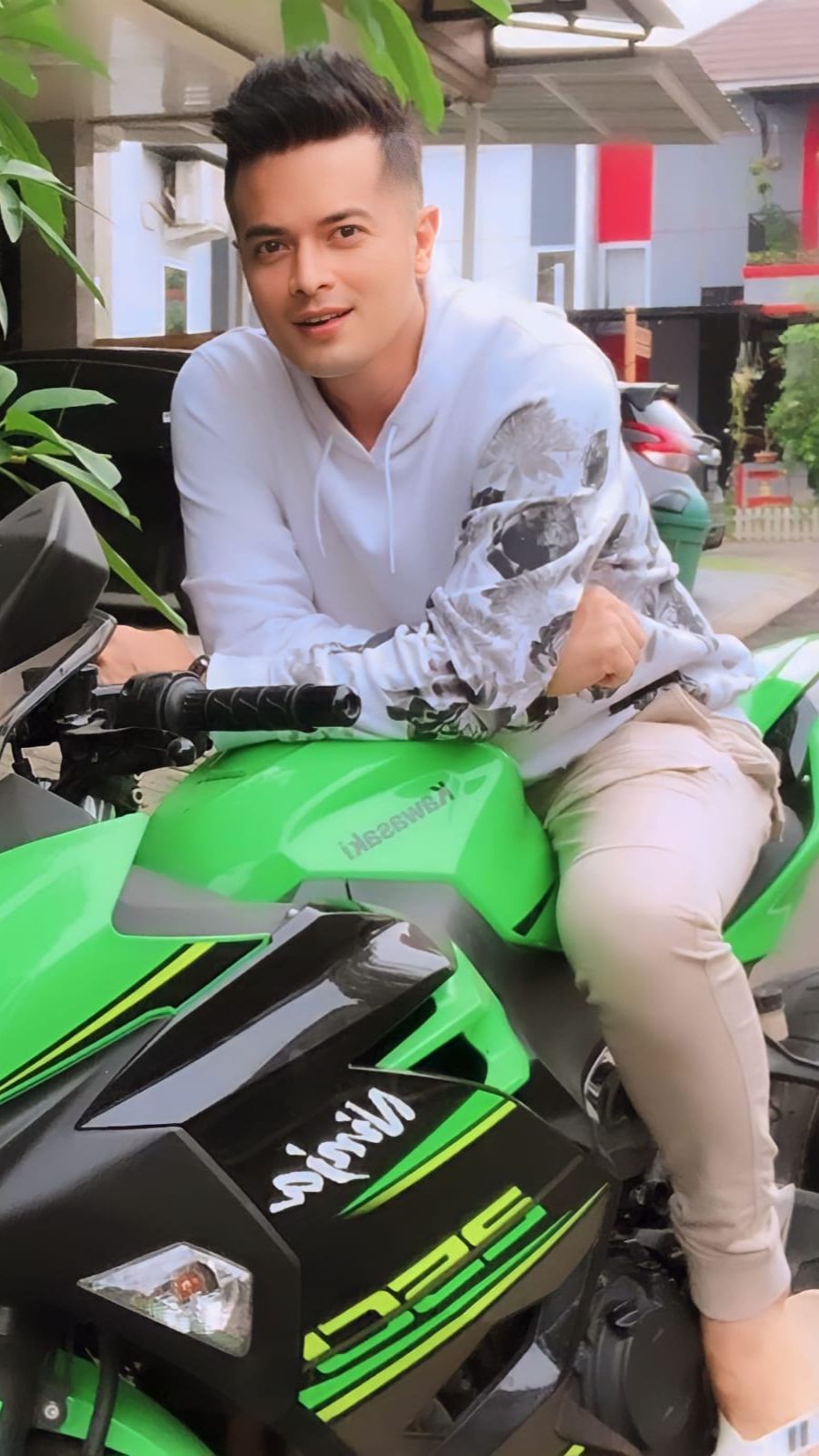 8 Potret Rumah Choky Andriano Pemain Serial Kolosal Angling Darma ...