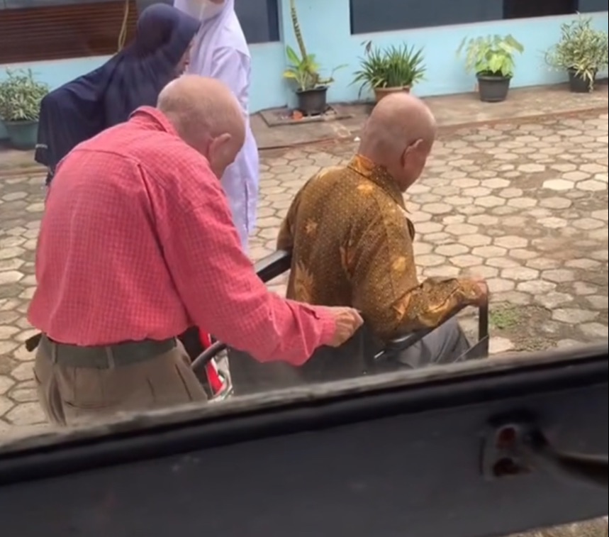 Kenal Sejak Kecil, Kisah Persahabatan Dua Lansia di Panti Jompo Ini ...