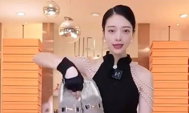 Chinese Streamer Gained 18 Million U$ In A Week, Promoting Each Product ...