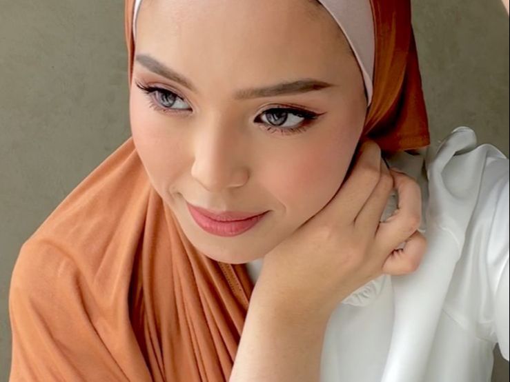 Tutorial Pashmina Ala Heidy, Mama Ucel yang Viral di Tiktok | Dream.co.id