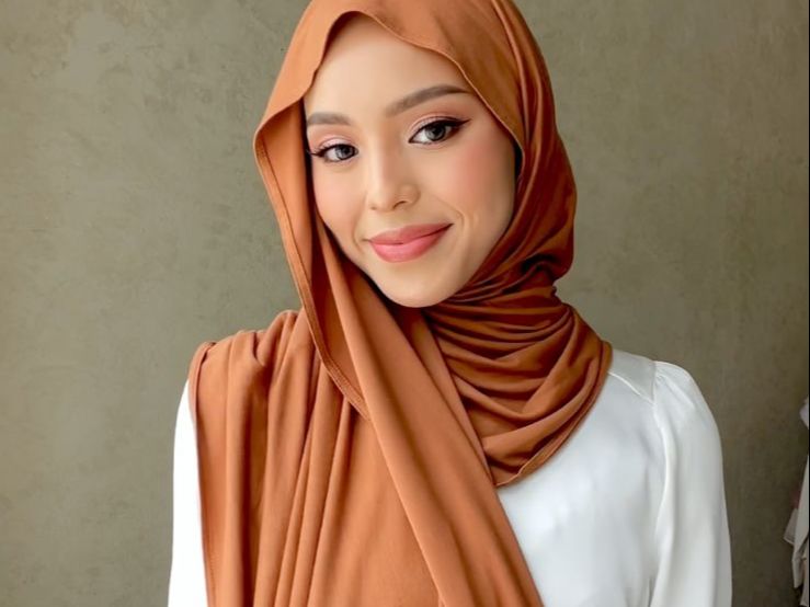 Tutorial Pashmina Ala Heidy, Mama Ucel yang Viral di Tiktok | Dream.co.id