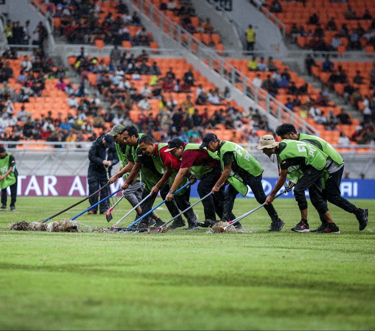 FOTO: Kondisi JIS Tergenang Usai Hujan Lebat, Petugas Gerak Cepat ...
