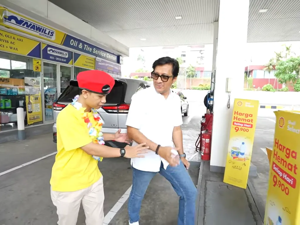 Gokil, Andre Taulany Bagi-bagi Bensin Shell Secara Gratis Kepada ...