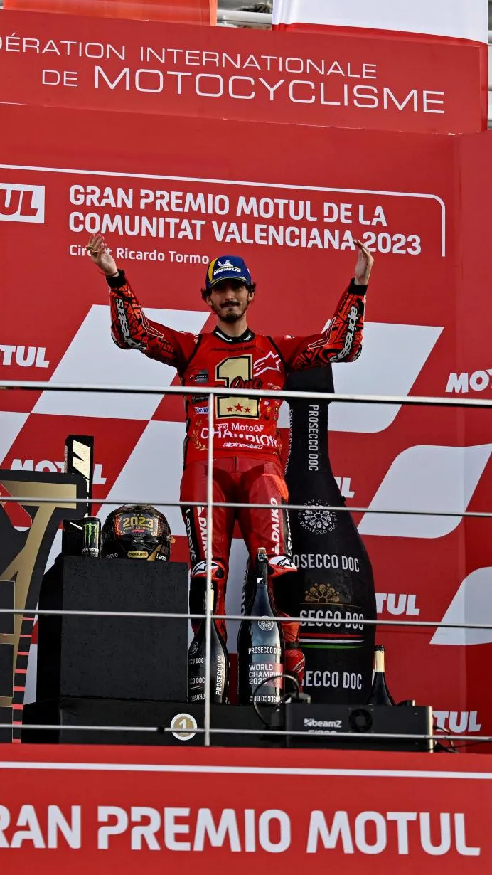 FOTO: Gaya Selebrasi Pecco Bagnaia Kembali Jadi Juara Dunia MotoGP 2023, Pecahkan Tiga Rekor!