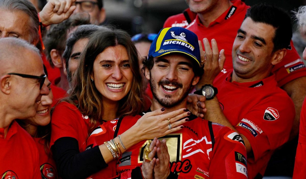 FOTO: Gaya Selebrasi Pecco Bagnaia Kembali Jadi Juara Dunia MotoGP 2023, Pecahkan Tiga Rekor!