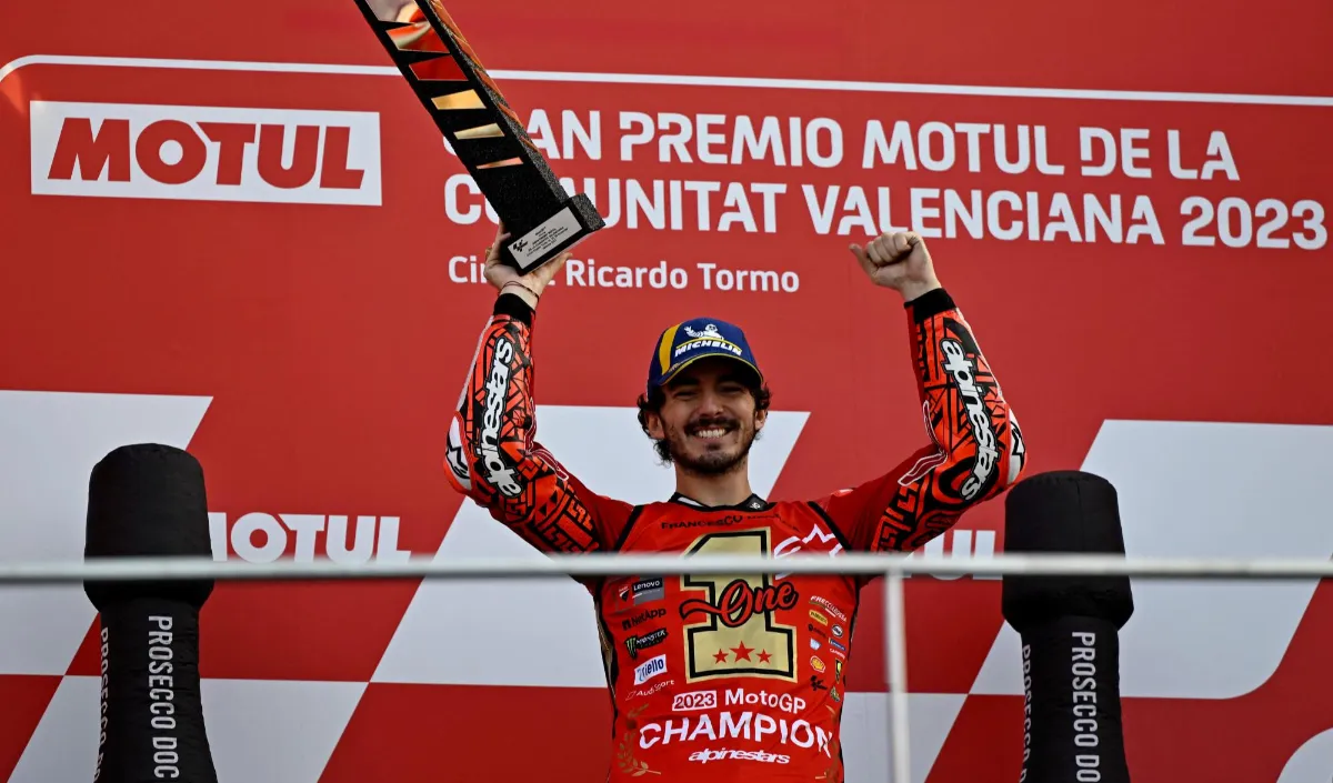 FOTO: Gaya Selebrasi Pecco Bagnaia Kembali Jadi Juara Dunia MotoGP 2023, Pecahkan Tiga Rekor!