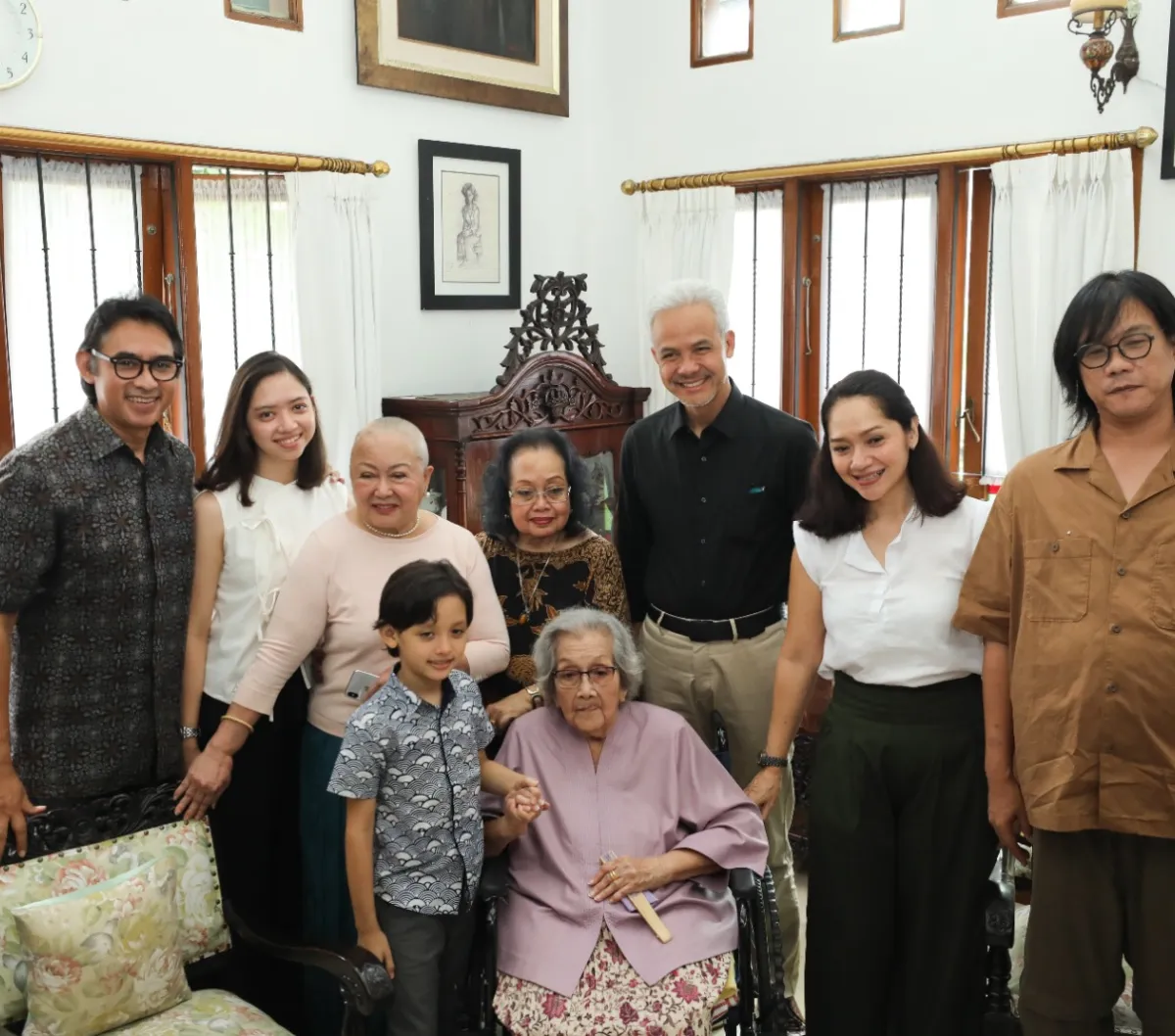 FOTO: Momen Silaturahmi dan Pesan Menyentuh Istri Mantan Kapolri ...