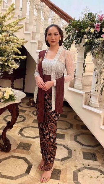 9 Potret Bunga Citra Lestari Dalam Balutan Kebaya