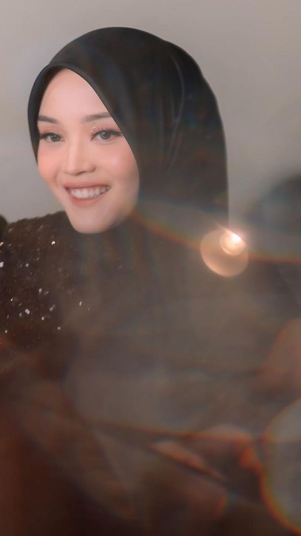 Interaksi Putri Delina dan Pacar Baru Sule Disorot, Nathalie Holscher ... Interaksi Putri Delina dan Pacar Baru Sule Disorot, Nathalie Holscher ...