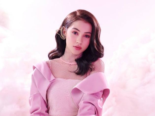 10 Potret Sandrinna Michelle yang Lagi Disorot, Disebut Telah Dicuci Otak 10 Potret Sandrinna Michelle yang Lagi Disorot, Disebut Telah Dicuci Otak
