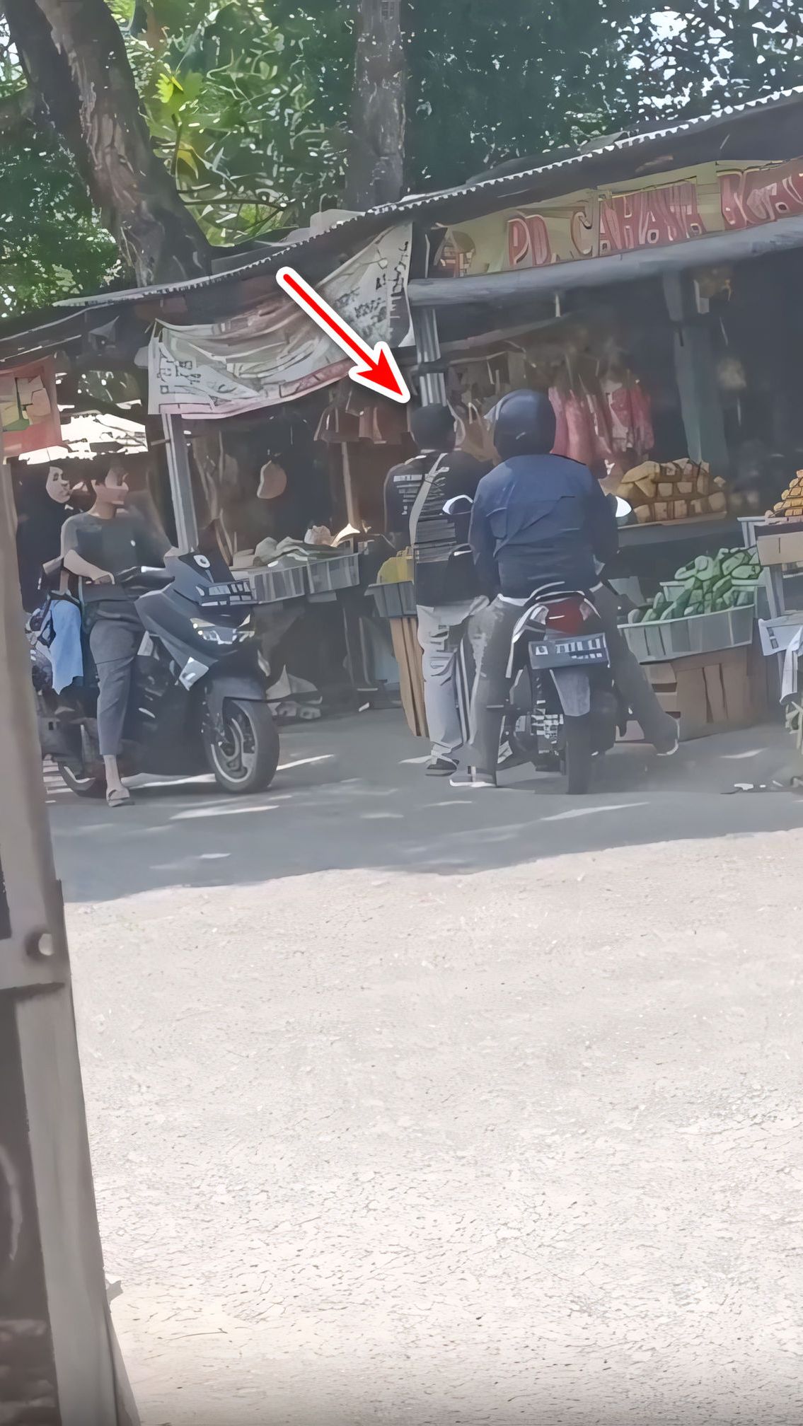 Pemilik Warung Kaget Ketemu Pengamen Tajir, Tancap Gas Pakai Motor Gede Mahal Saat Pulang