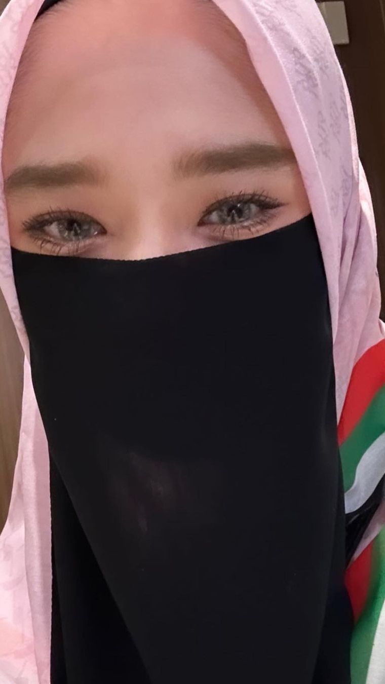 Ikut Aksi Bela Palestina, Inara Rusli Tampil Memesona dengan Cadarnya