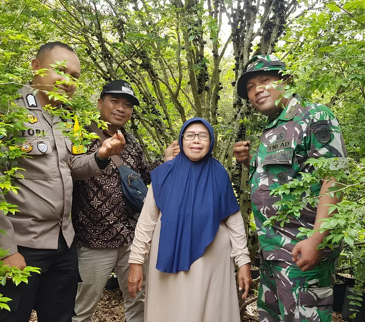 Produktif di Hari Tua, Lansia Asal Sukabumi Ini Raup Ratusan Juta ...