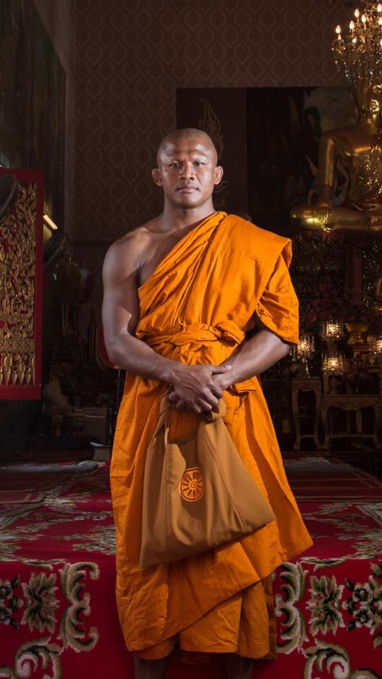 6 Photos of Baukaw Banchamek, The Strongest Monk on Earth | trstdly ...