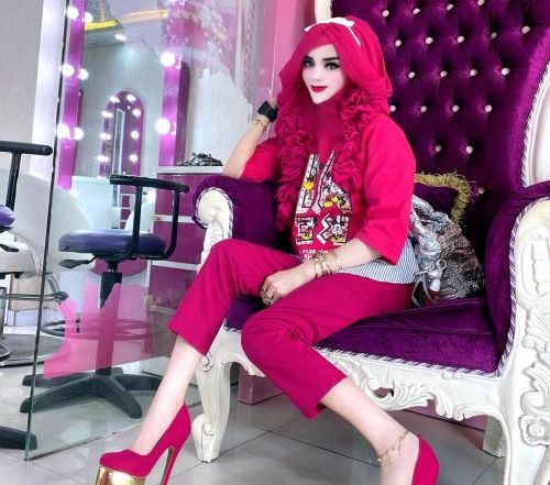 10 Potret Terbaru Yuni Jasmine, PNS yang Dijuluki Barbie Hidup 10 Potret Terbaru Yuni Jasmine, PNS yang Dijuluki Barbie Hidup