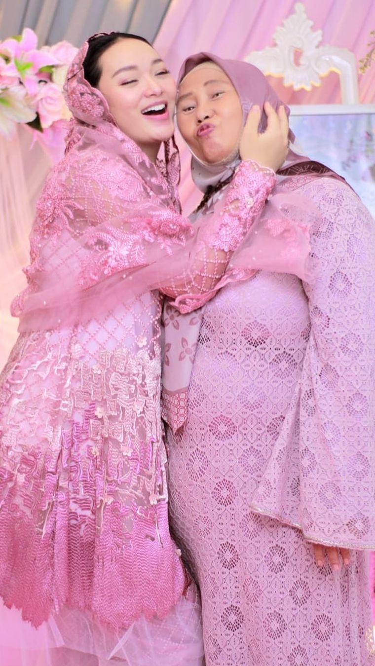 Potret Keakraban Zaskia Gotik dan Sang Ibu: Sederhana dan Apa Adanya