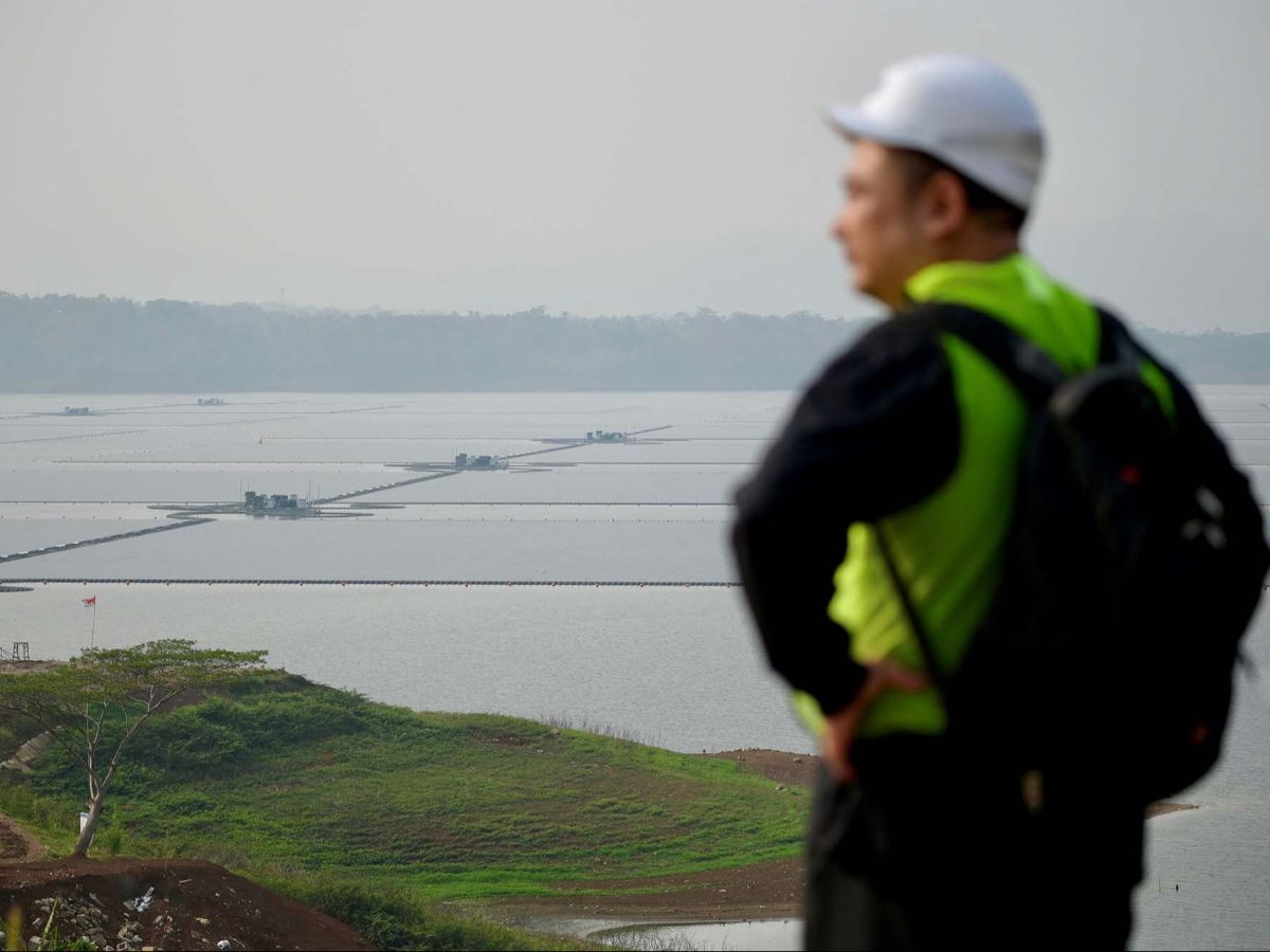 FOTO: Momen Jokowi Resmikan PLTS Apung Terbesar se-Asia Tenggara di Waduk Cirata Purwakarta