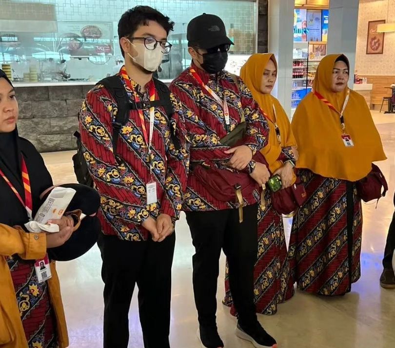 Foto-foto Bryan Domani saat Berada di Tanah Suci, Penampilannya Bikin ...