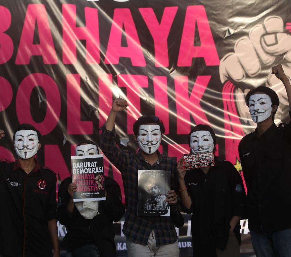 FOTO: Aksi Ratusan Mahasiswa di Samarinda Demo Lawan Politik Dinasti ...