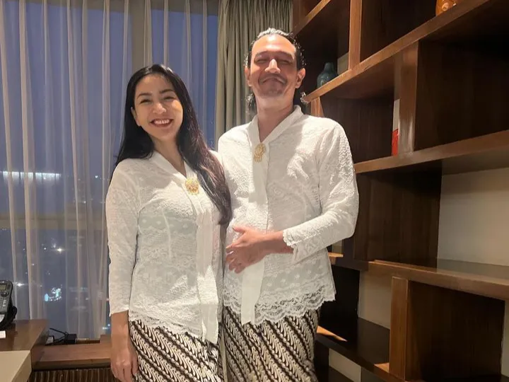 Bikin Ngakak! Potret Hesti Purwadinata dan Suami Tampil jadi Jeng Yah ...