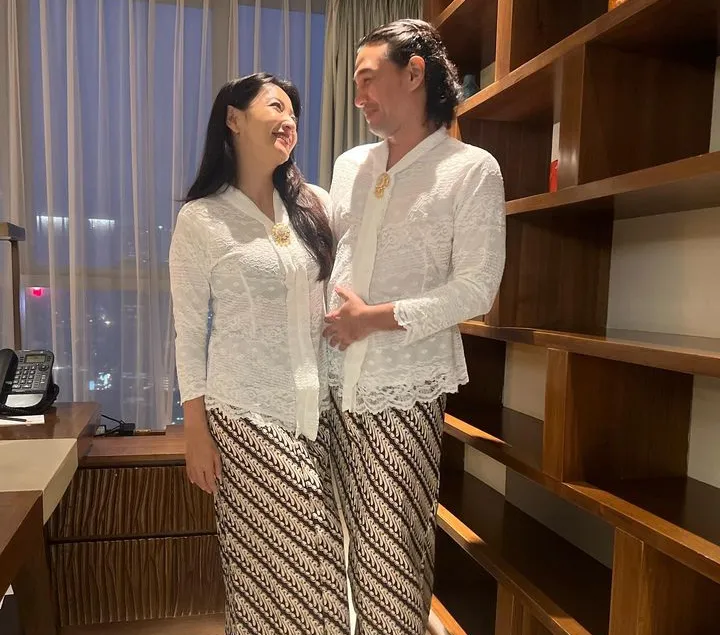 Bikin Ngakak! Potret Hesti Purwadinata dan Suami Tampil jadi Jeng Yah 'Gadis Kretek', Dian ...