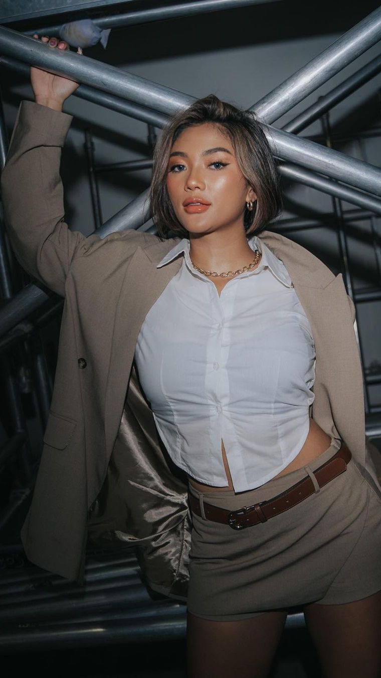 Potret Marion Jola Pose Manja, Bajunya Bikin Salfok | Dream.co.id