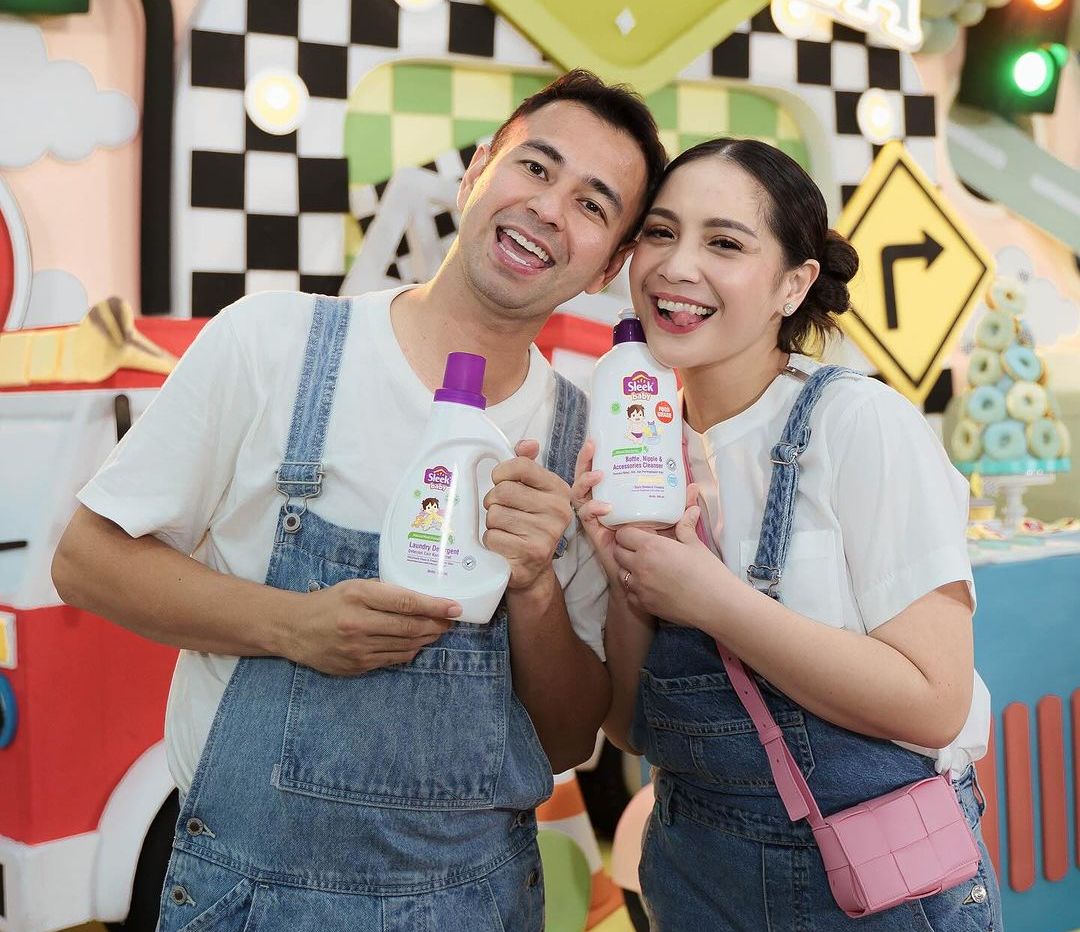 Nagita Slavina Rias Wajah Sendiri, Lipstik Fuchsia jadi Daya Tarik