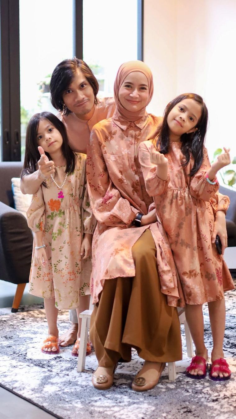 The Real Family Man! Intip 8 Potret Keseruan Tria, Vokalis The ...