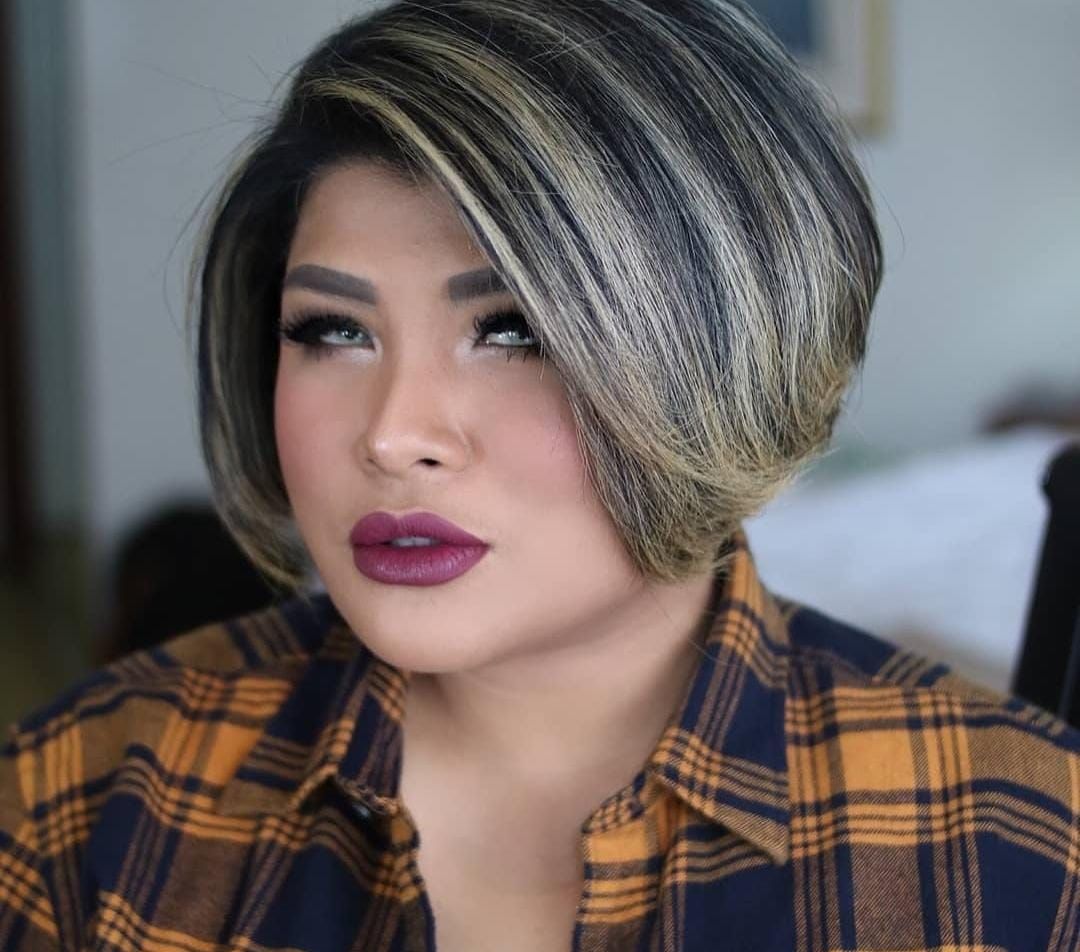 Pinkan Mambo Menikah And Kembali Mualaf Ini Deretan Artis Yang Sempat Murtad Lalu Kembali Masuk Islam