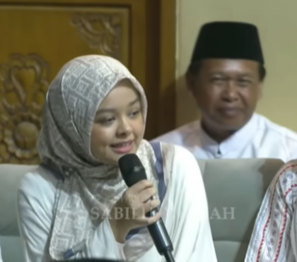 Pesona Mutiara Baswedan & Mega Safira Hadiri Pengajian Gus Iqdam ...